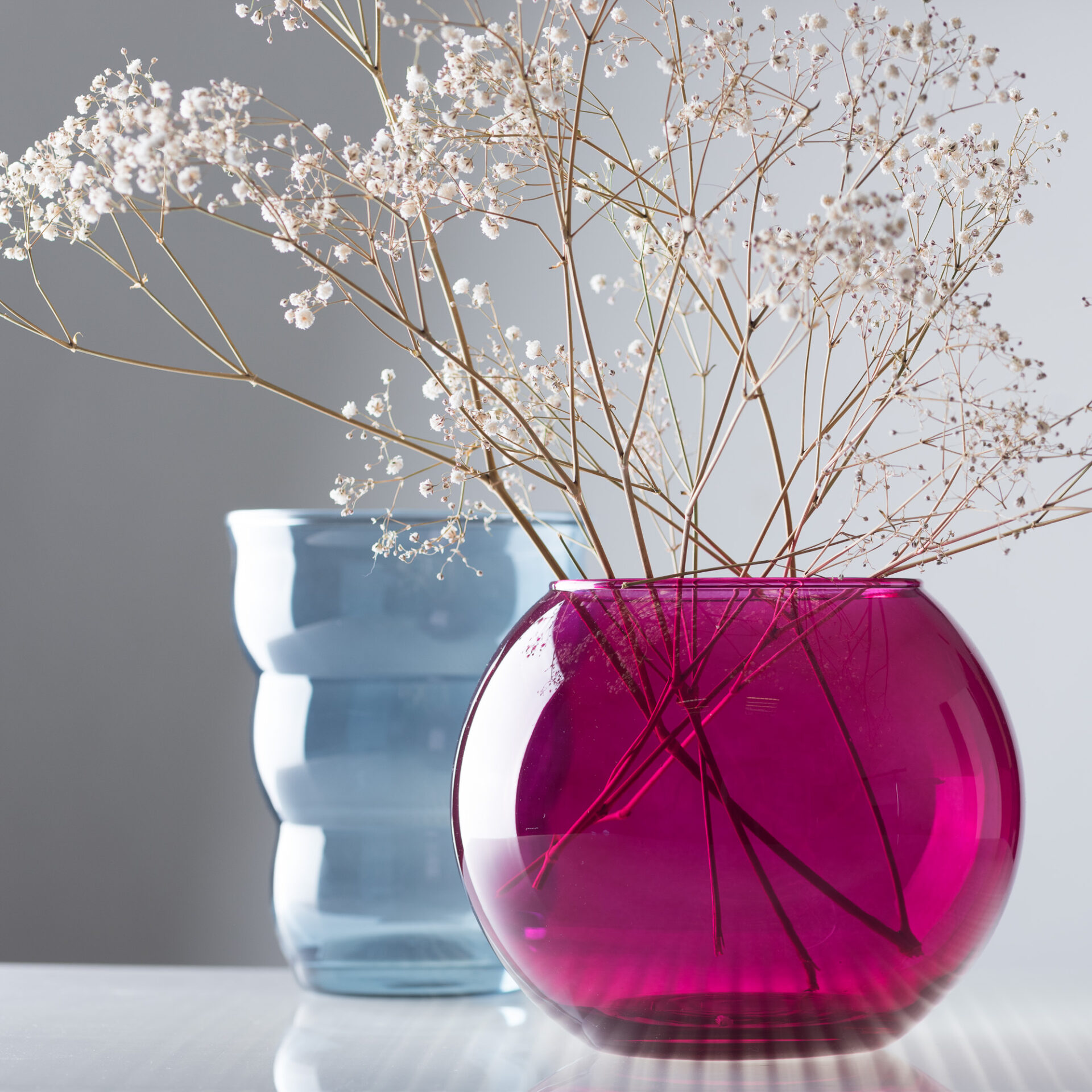 Aranżacje kwiatowe z wykorzystaniem wazonów szklanych